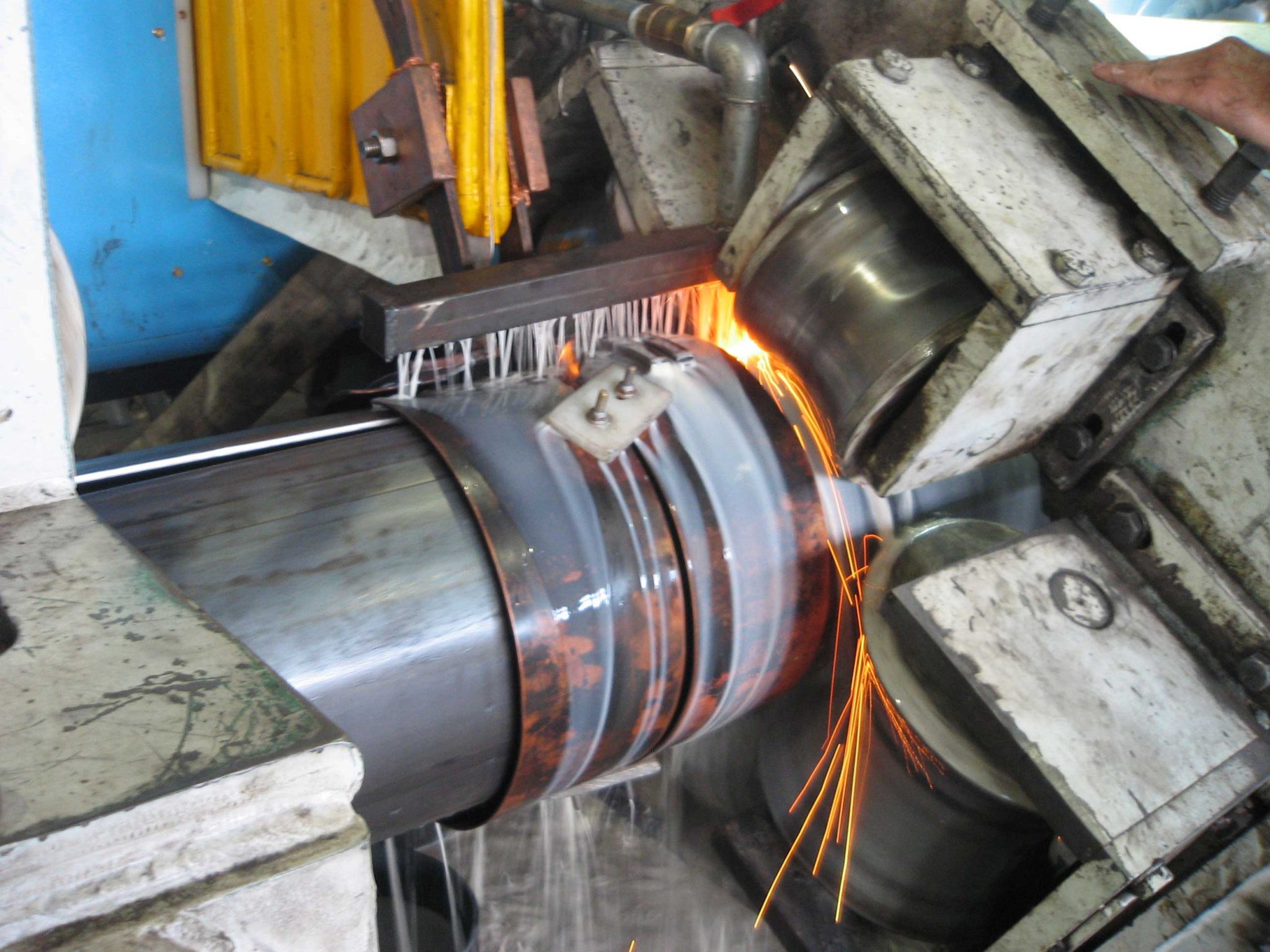 CONDUCTION SEAM WELDING OF LARGE DIAMETER STEEL PIPES....